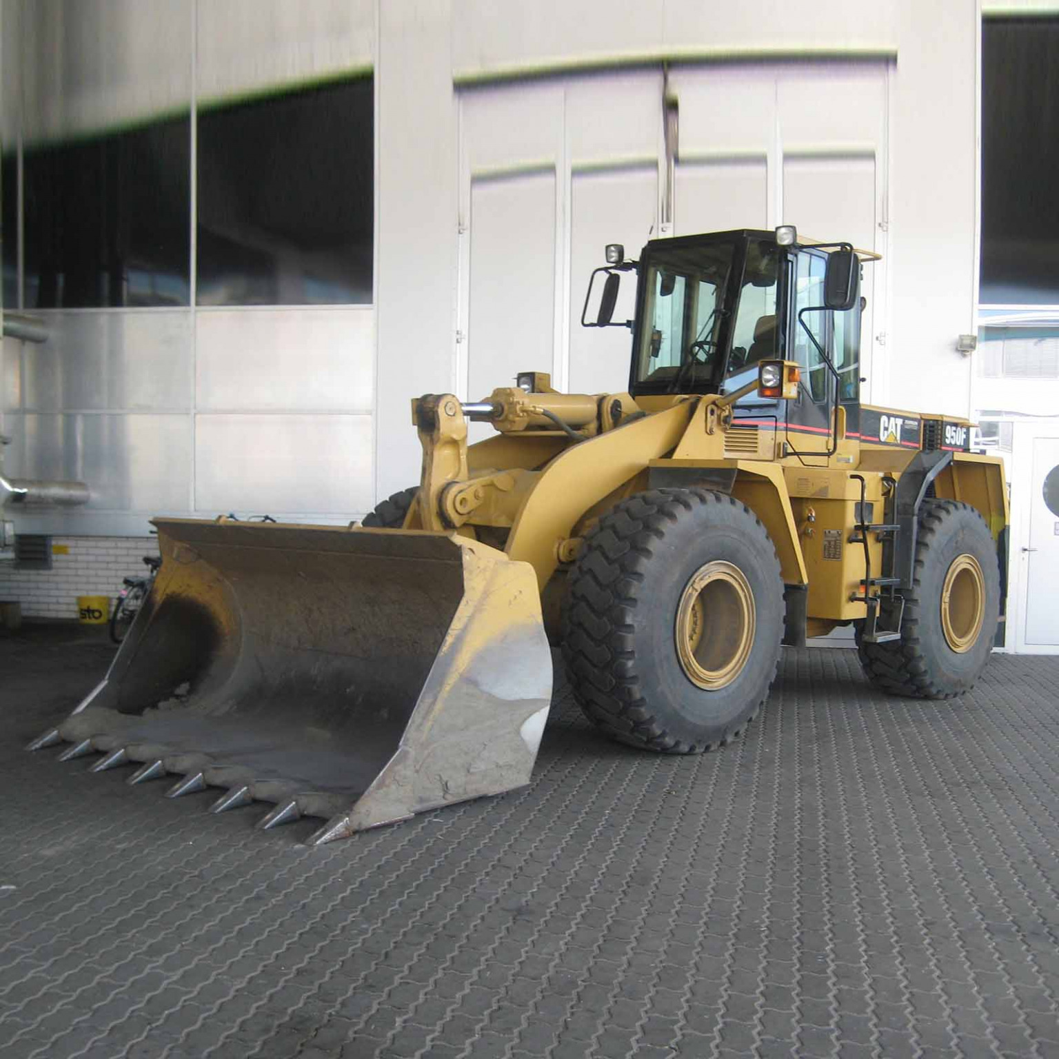 Armored SUVs | STOOF International GmbH